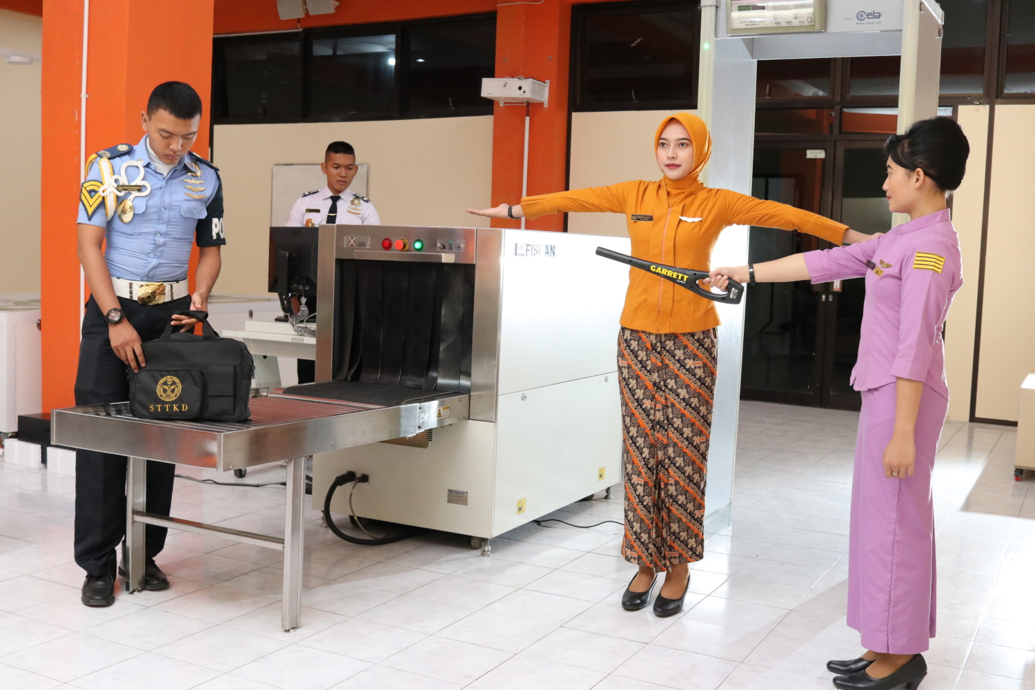 GROUND HANDLING STTKD – Program Ground Handling – Sekolah Tinggi Teknologi Kedirgantaraan